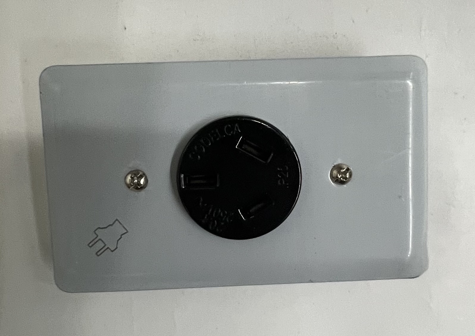 Toma Trifilar De Incrustar Codelca 20a/250v - Rappi