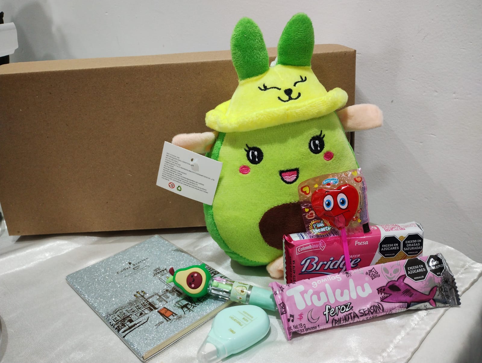 Caja Con Aguacate Peluche - Rappi
