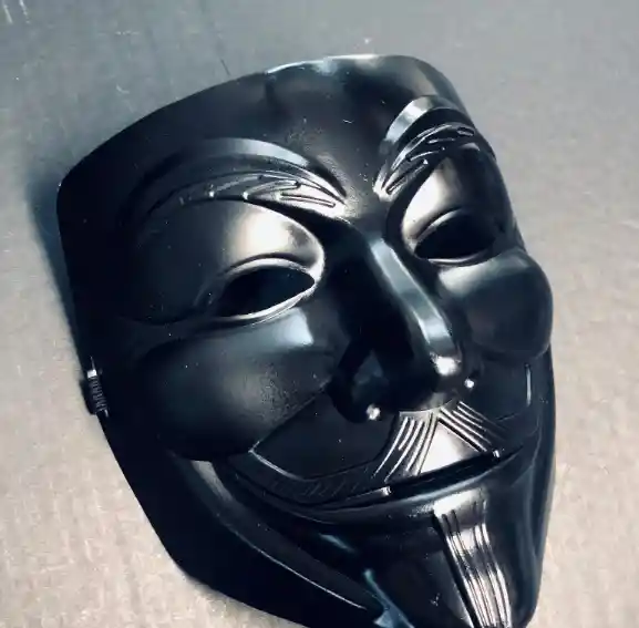 Máscara Anonymous Negra - Dorada - Rappi